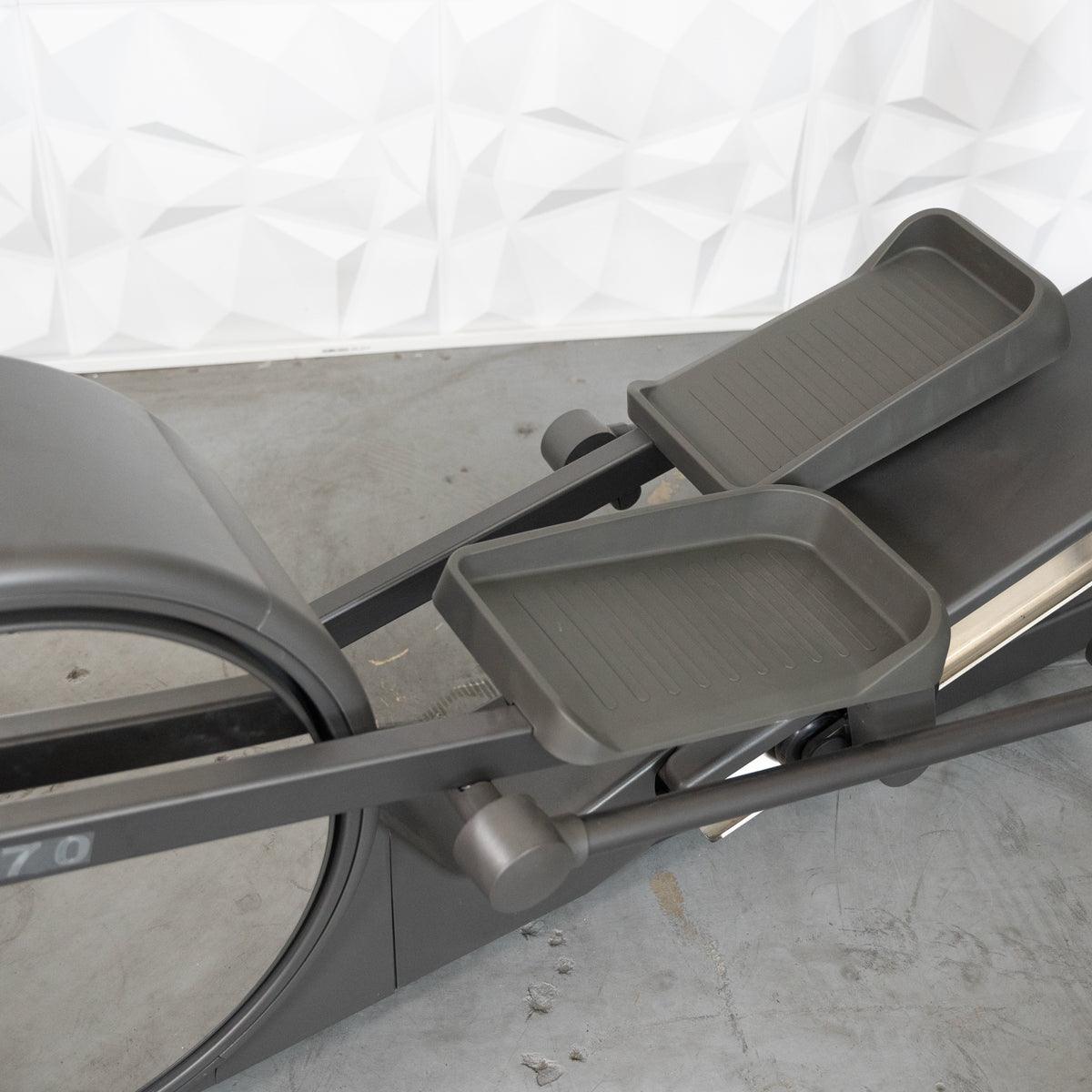 Commercial Elliptical Trainer - LED Screen - Muscle D Fitness - Cardio ...